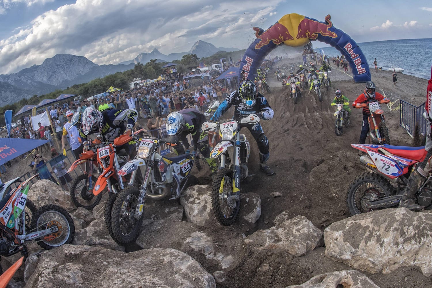 Billy Bolt wins Beach Race at Red Bull Sea to Sky 2017