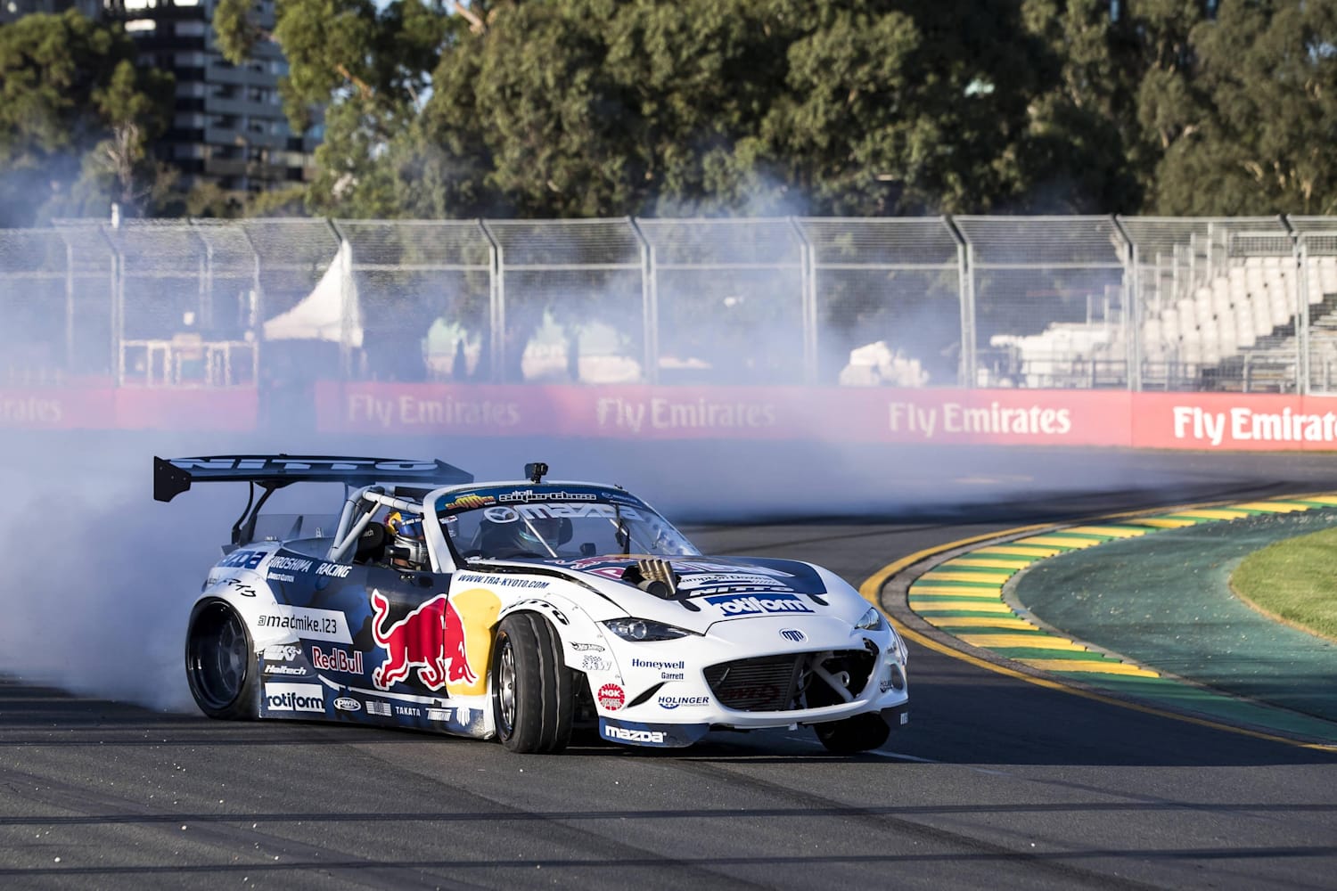 MAD MIKE & DANIEL RICCIARDO DRIFT F1 TRACK