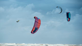 Learn how to frontroll on a kiteboard in six steps