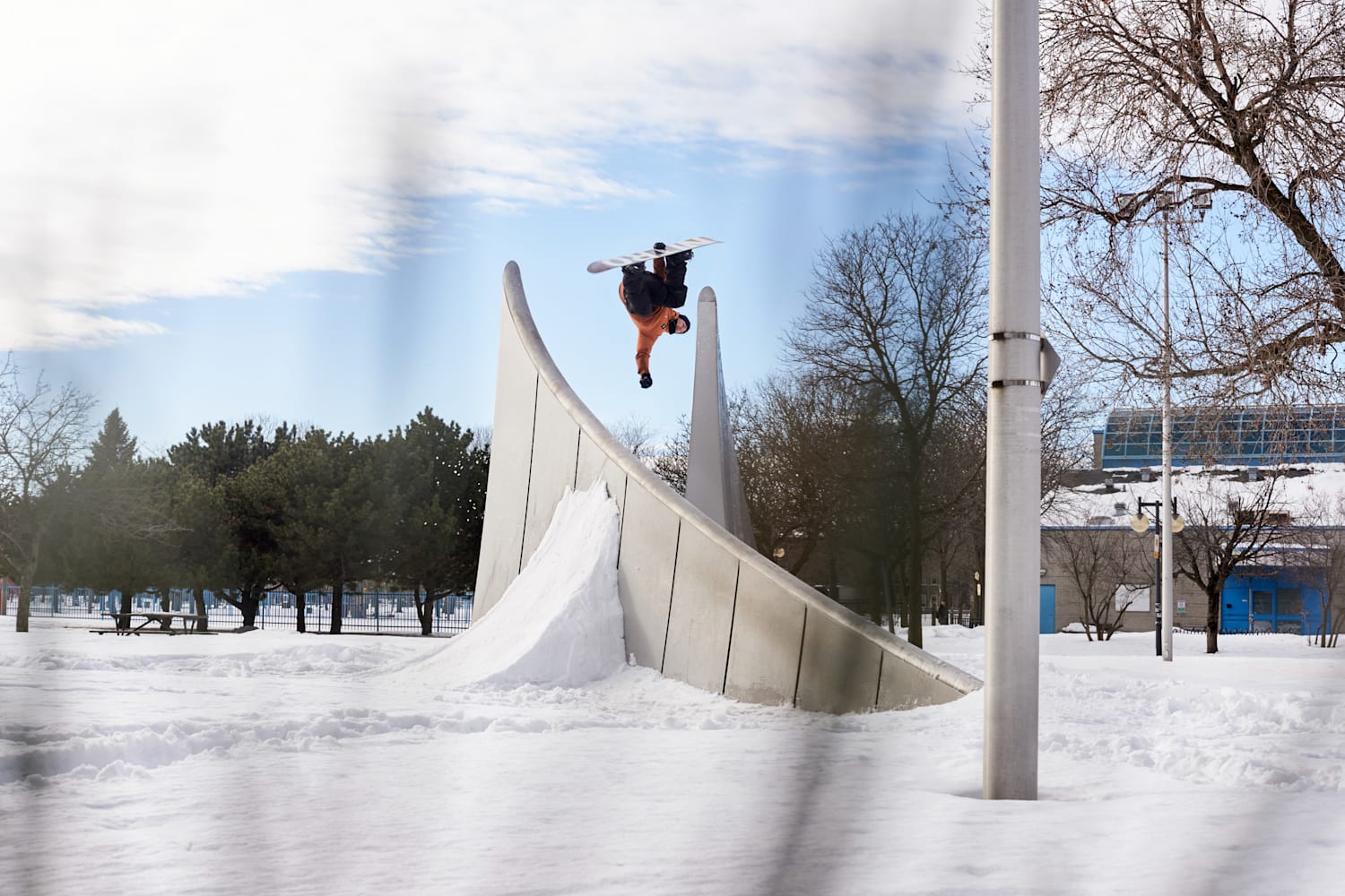 Seb Toutant zeigt uns, wie sehr er Snowboarden liebt