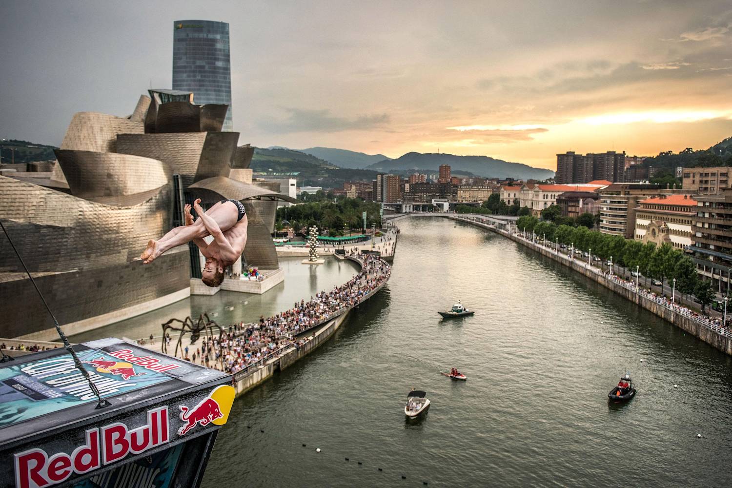 El Red Bull Cliff Diving llega a Bilbao