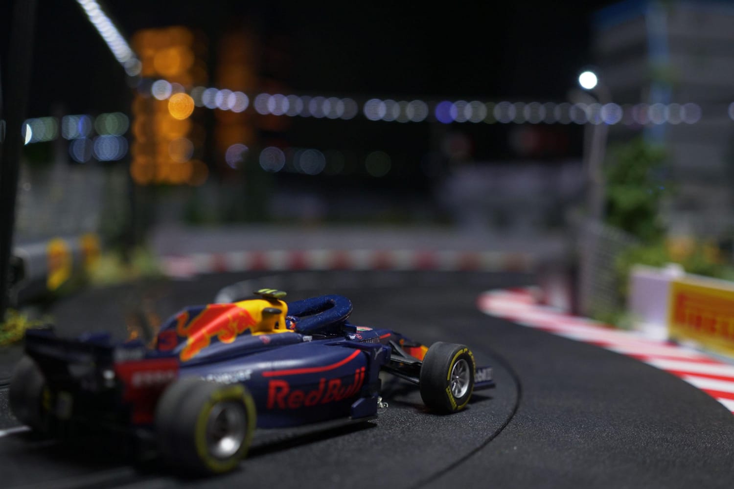 Singapore Grand Prix F1 miniature track guide ++video++