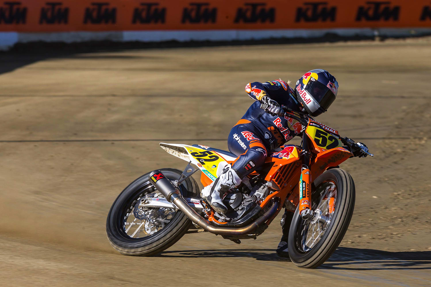 Change of Pace S1 E3: Shayna Texter – flat track video