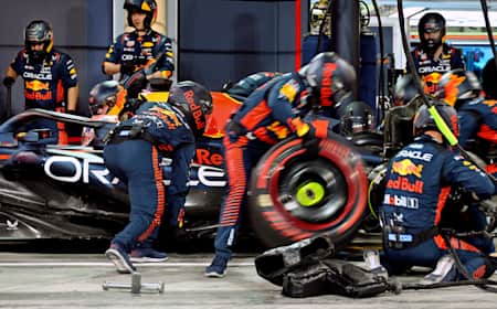 Oracle Red Bull Racing F1 Garage Team and Mechanics