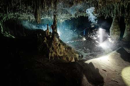 diving deep cave