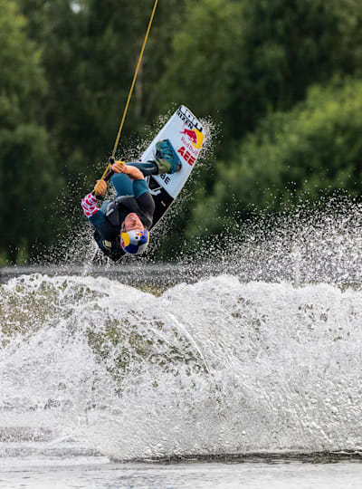 Red Bull Wake Capital: Wakeboarden in Hamburg