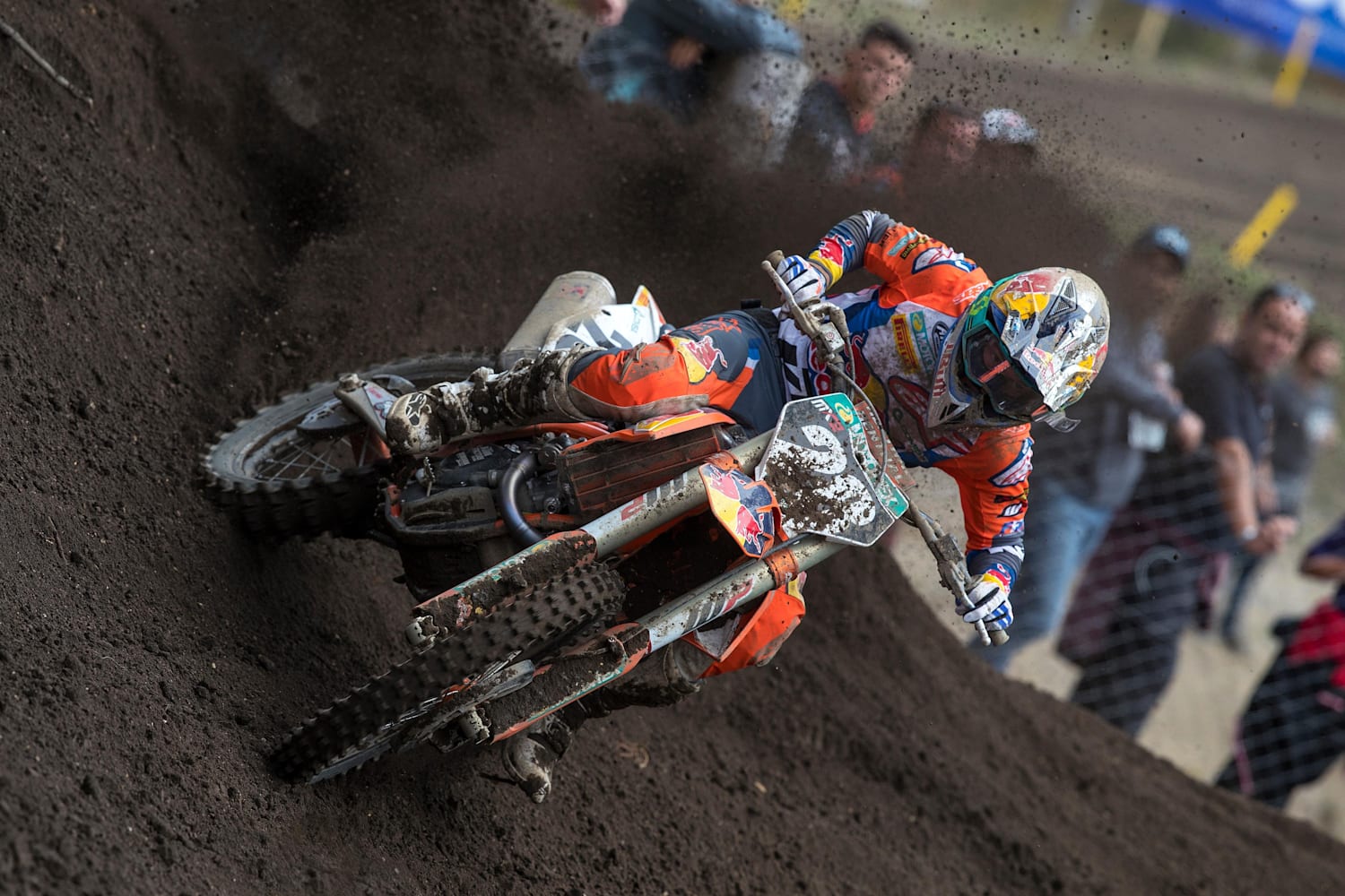 MX World S2 E3: Tom Vialle and family support – video