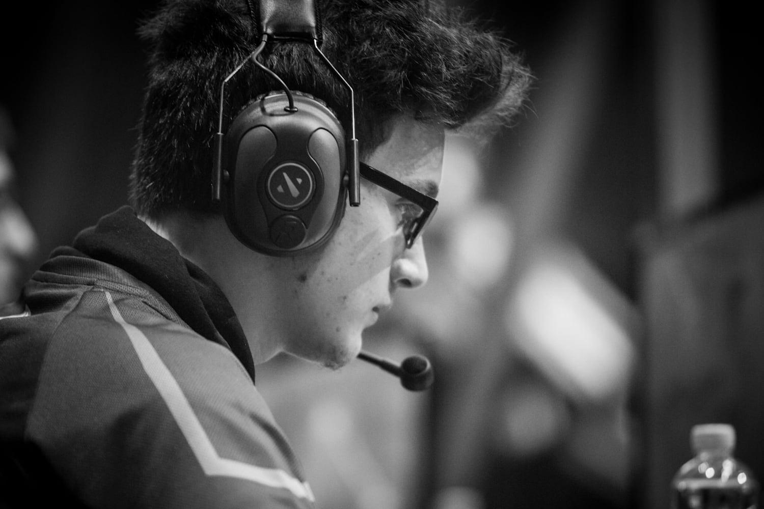 Dota 2: Miracle- on his stunning 9k MMR world record