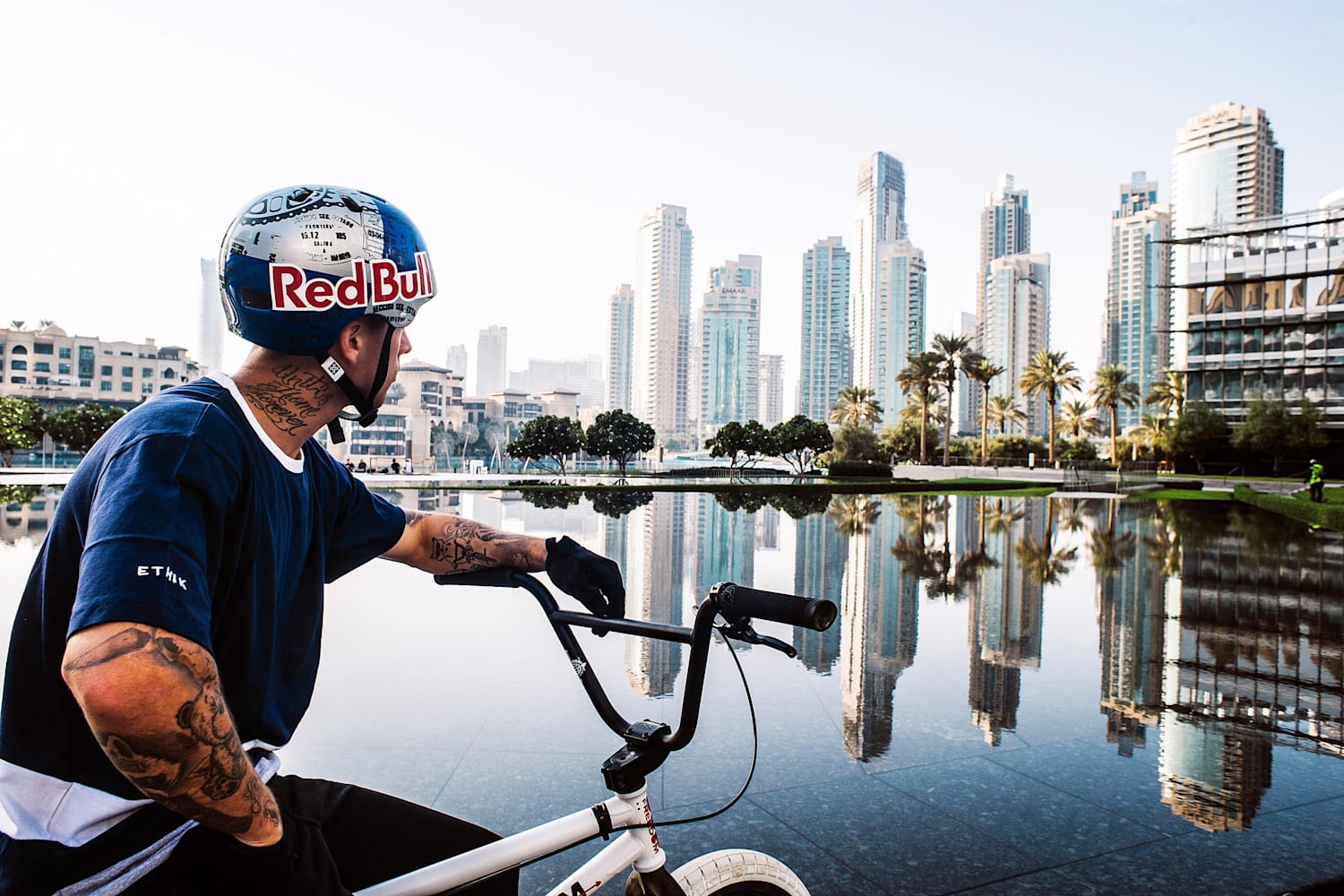 Kriss Kyle incredible BMX stunts across Dubai ++video++