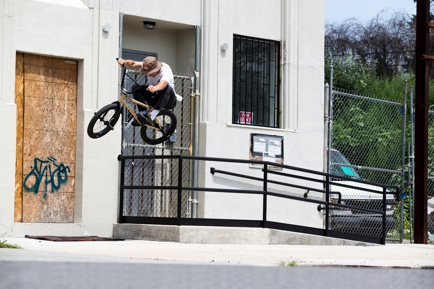 Anthony Perrin pose des tricks à Philadelphie BMX Vidéo