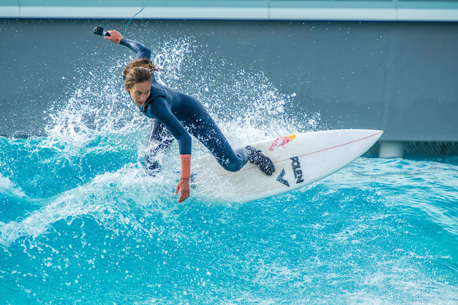 Votez Justine Dupont aux Surfer Awards 2019 ! Surf Gros
