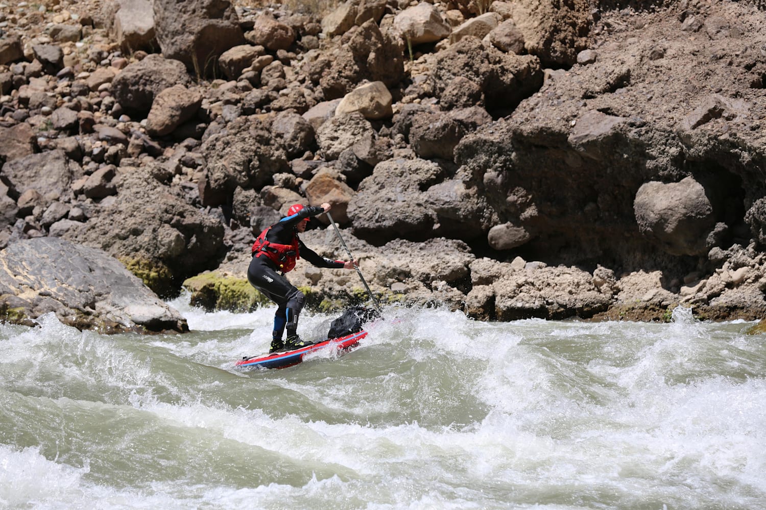 SUP na divjih vodah Amazonke