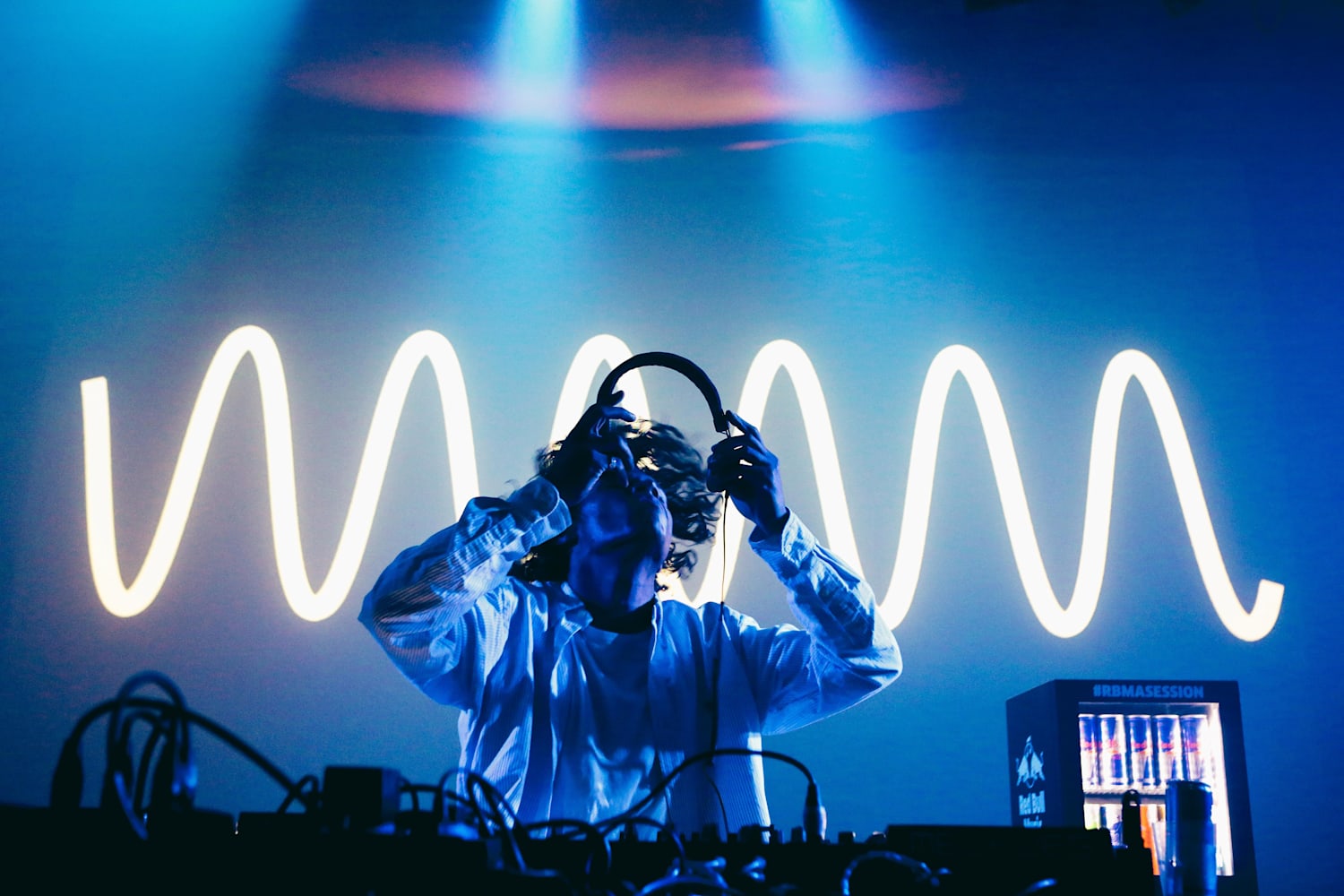 Dutch DJ/producer Jarreau Vandal live *video* Red Bull