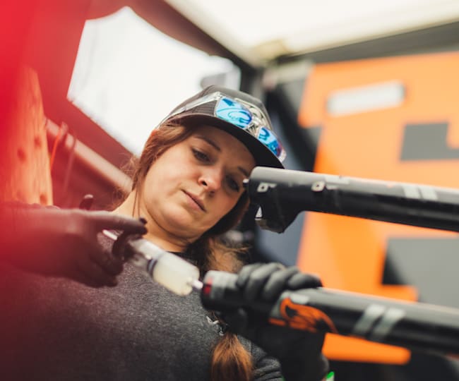 Jules MacLean: UCI's first female suspension technician