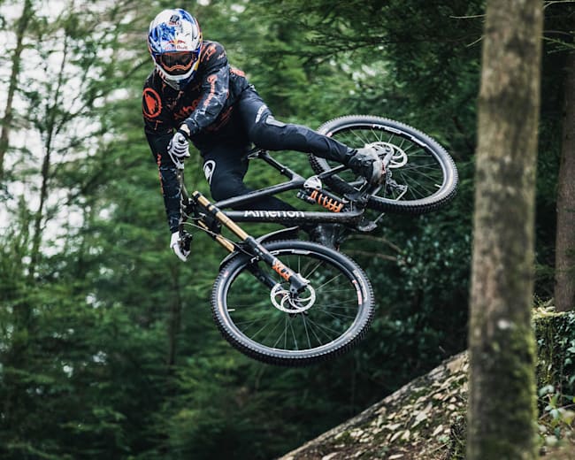 UCIワールドカップMTBダウンヒル 2019：最新ファクトリーバイク総覧 | マウンテンバイク | モデル