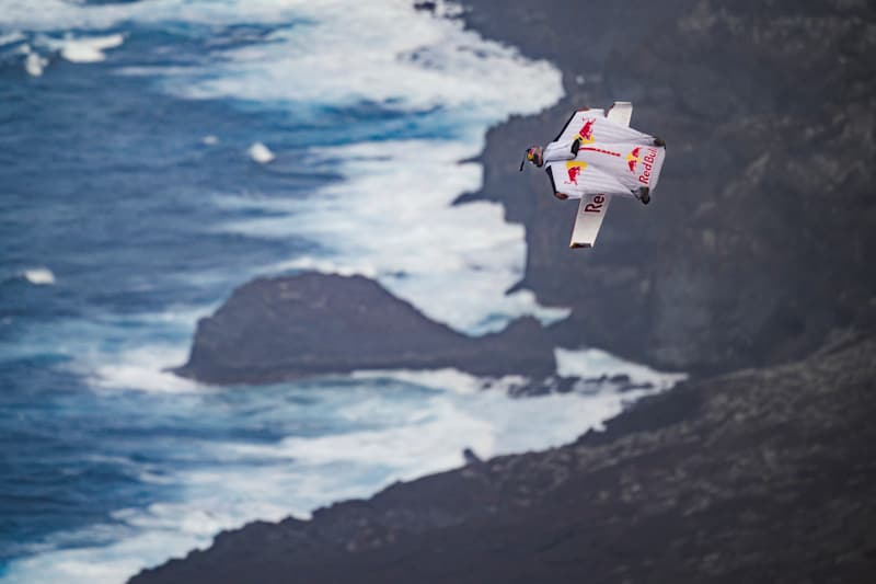 To ptak? Samolot? Nie, to człowiek szybowiec! - Joe Monster