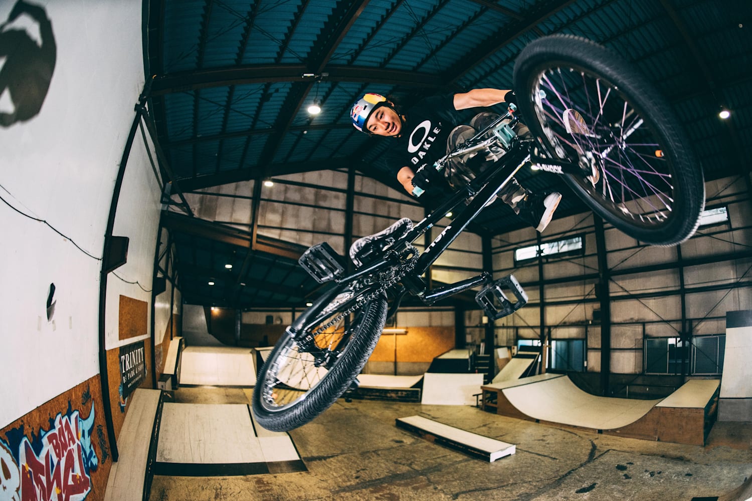 Rim Nakamura: Extreme BMX commute to college ++video++