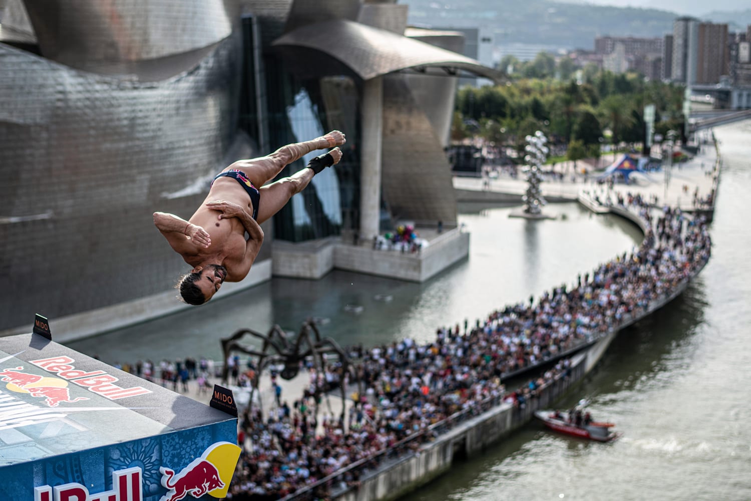 Red Bull Cliff Diving 2019: Women's top 3 dives Bilbao