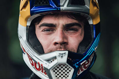 Loïc Bruni: Get to know the MTB Downhill athlete