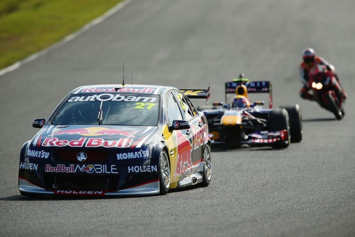 Top Gear'da F1, MotoGP ve V8 Supercar Araçları Yarıştı