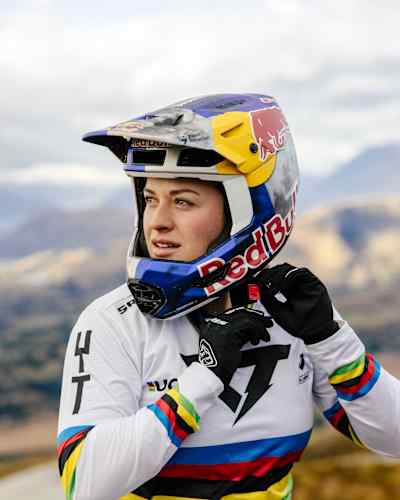 MTB-Star Vali Höll beim Training für die Weltcup-Saison