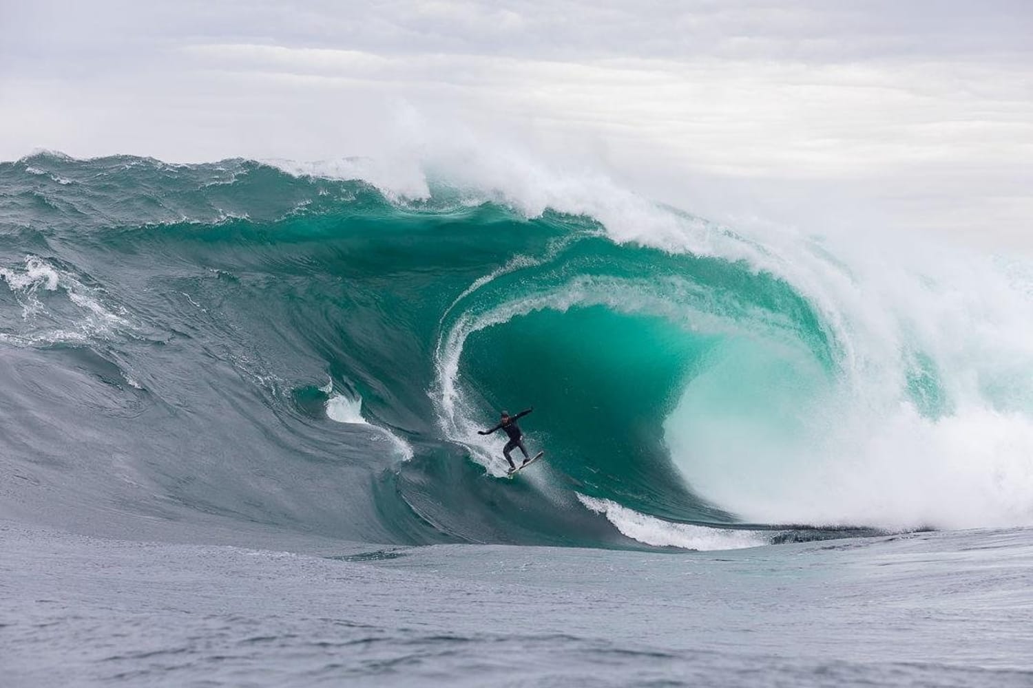 Shipstern Bluff Cape Fear: Locals charge a huge swell!