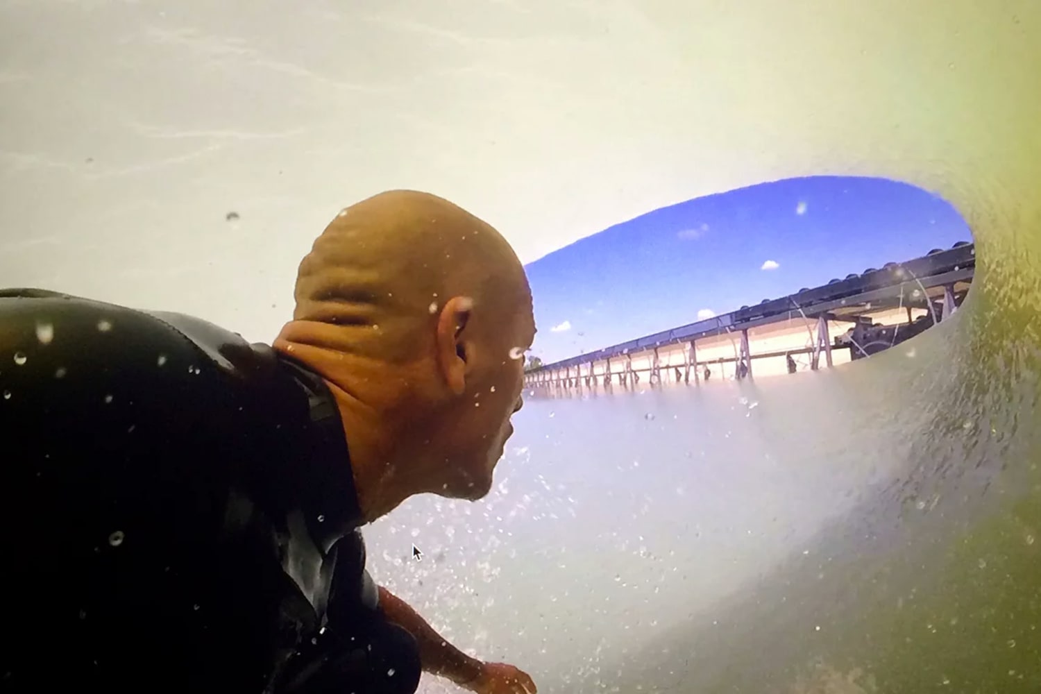Lewis Hamilton y Kelly Slater hacen surf juntos