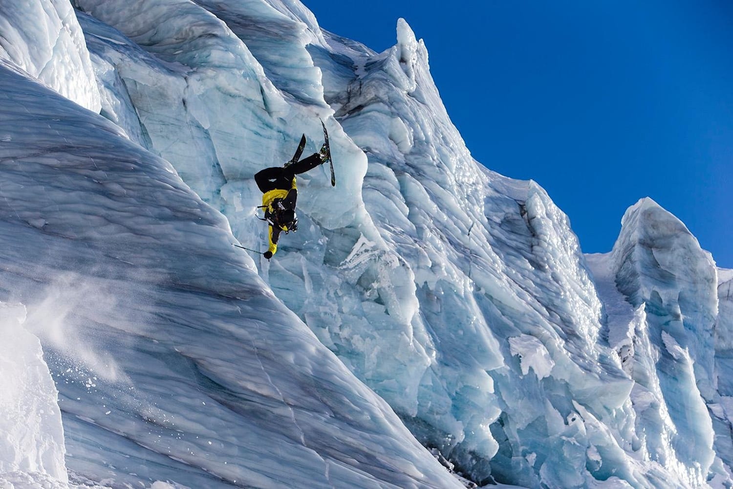 Freeskiing on ice glaciers: The art of losing control