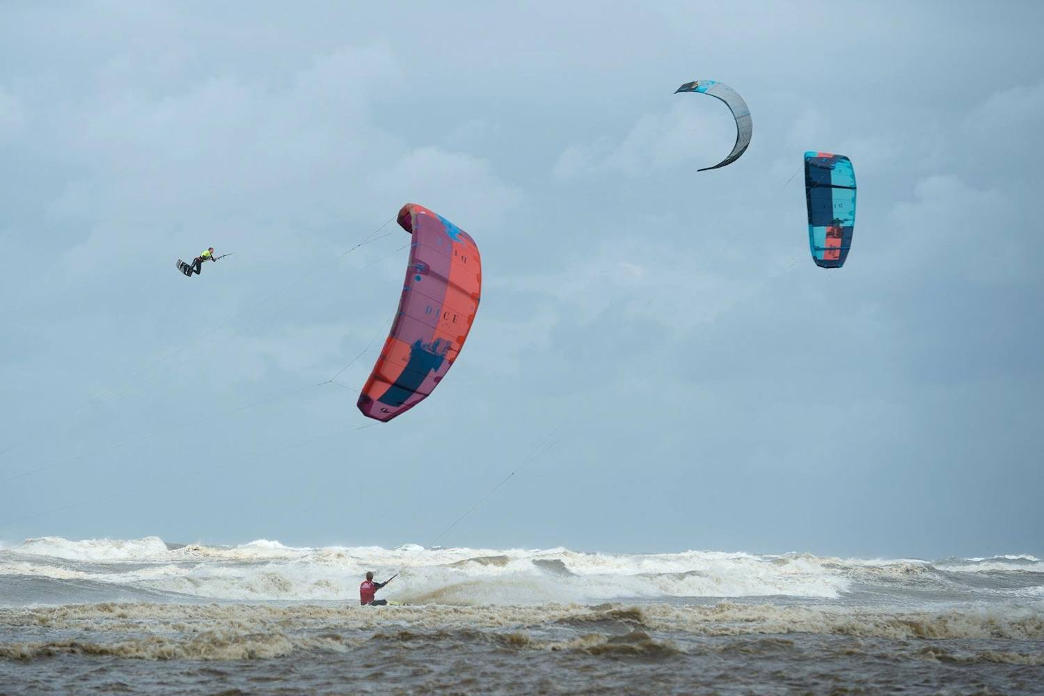 Red Bull Megaloop: ventos de 75 por hora na Holanda