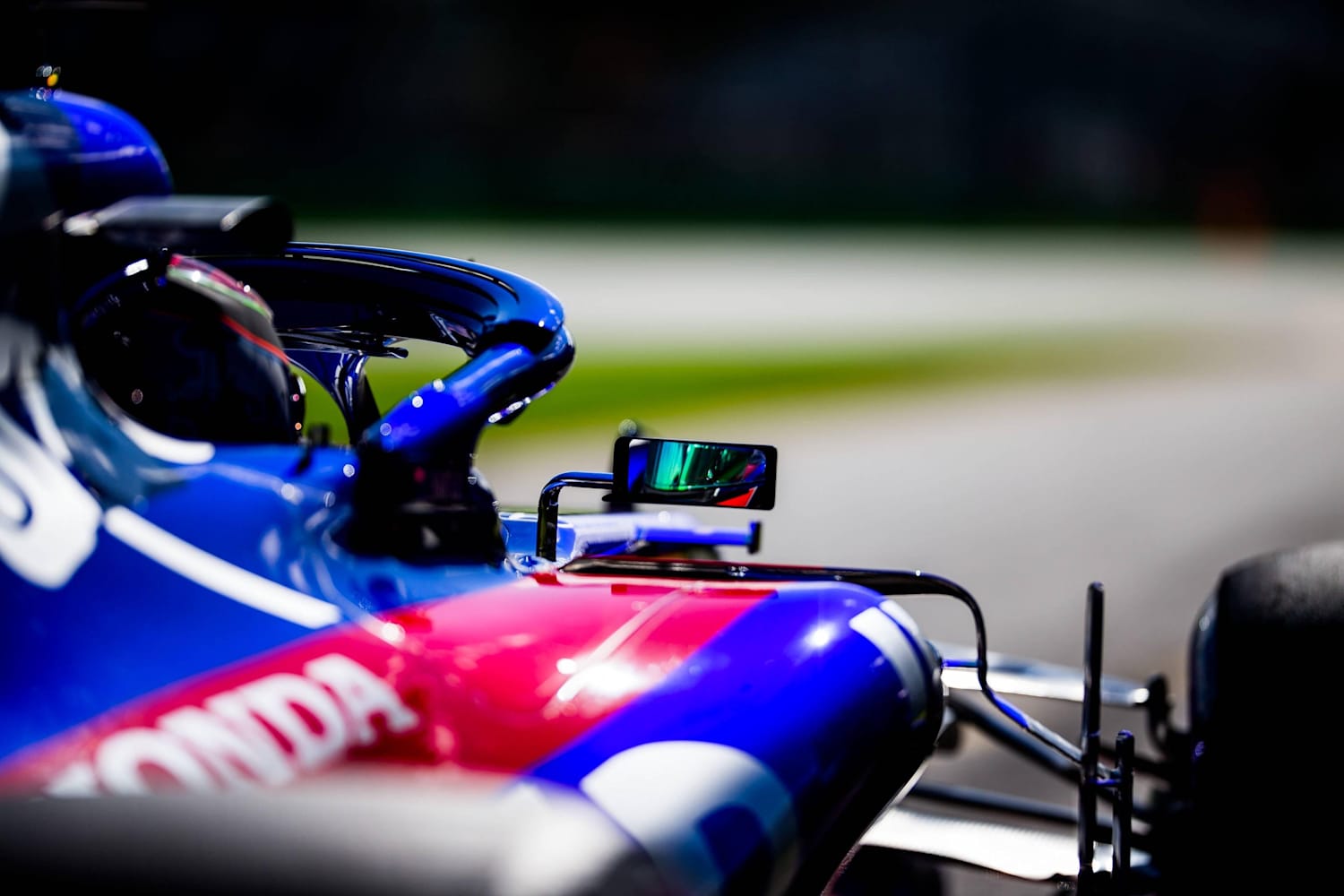 Scuderia Toro Rosso: How to build an F1 car **Video**