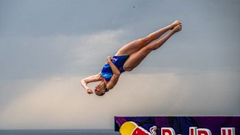 Red Bull Cliff Diving Polignano a Mare - Il tuffo di Molly Carlson