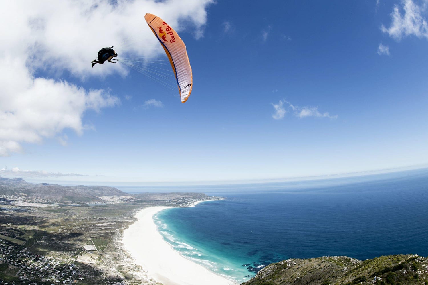 Marvin Ogger in azione con il suo parapendio