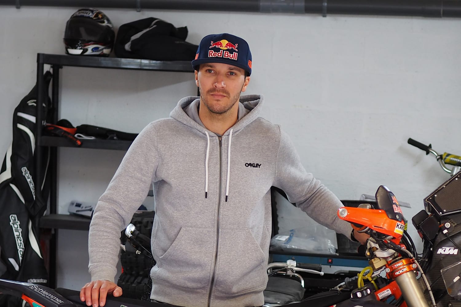 Rob Warner rencontre Sam Sunderland avant le Dakar