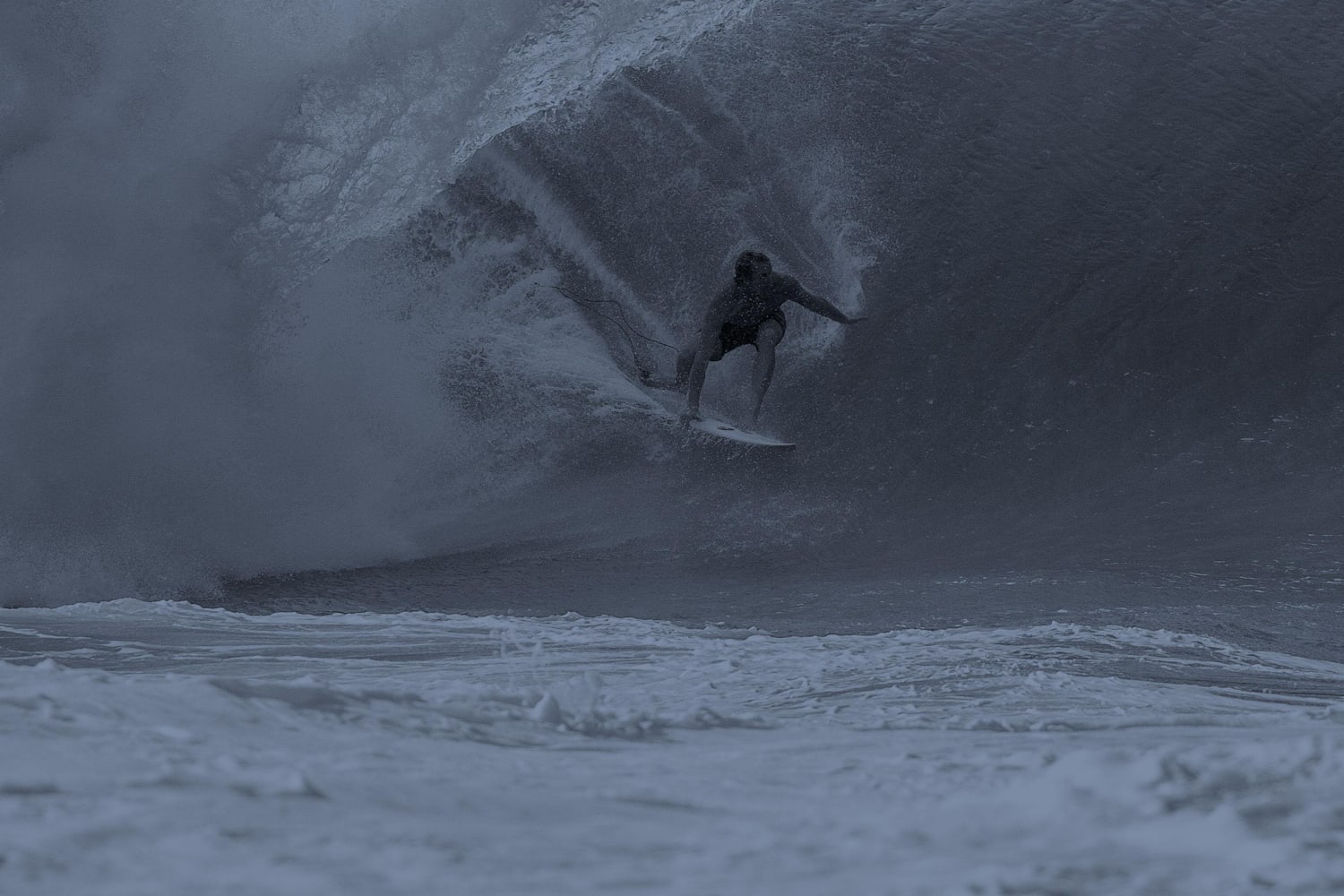 Jamie O’Brien: Pipeline night surf sessions | Red Bull