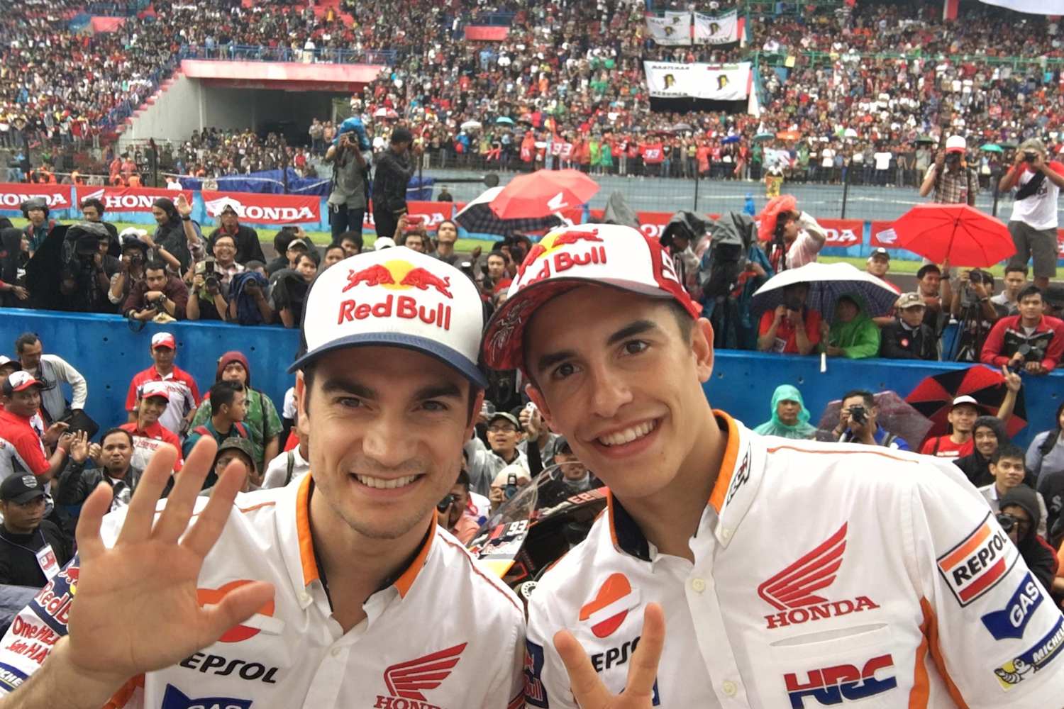 ¡Así luce la nueva Repsol Honda de Márquez y Pedrosa!