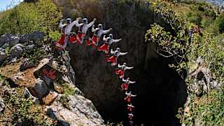 Felix Baumgartner basejumping the Mamet cave
