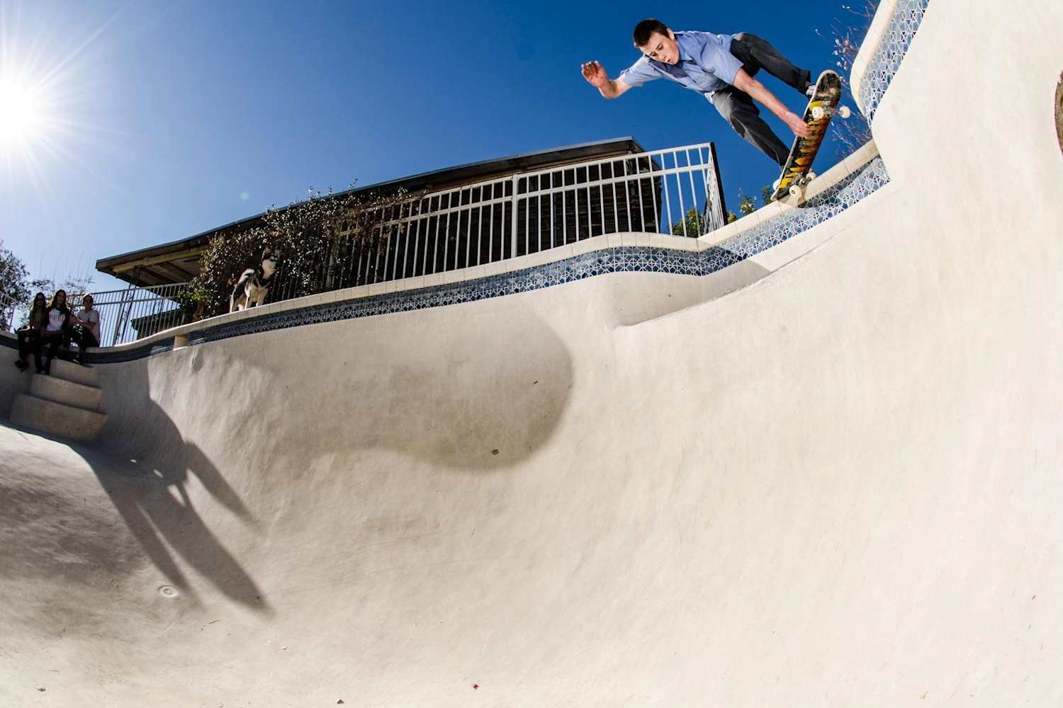 Chris Russell patina como un adulto a sus 17 años