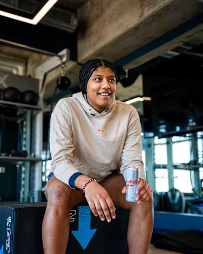 Laila Edwards: Breaking women’s hockey barriers
