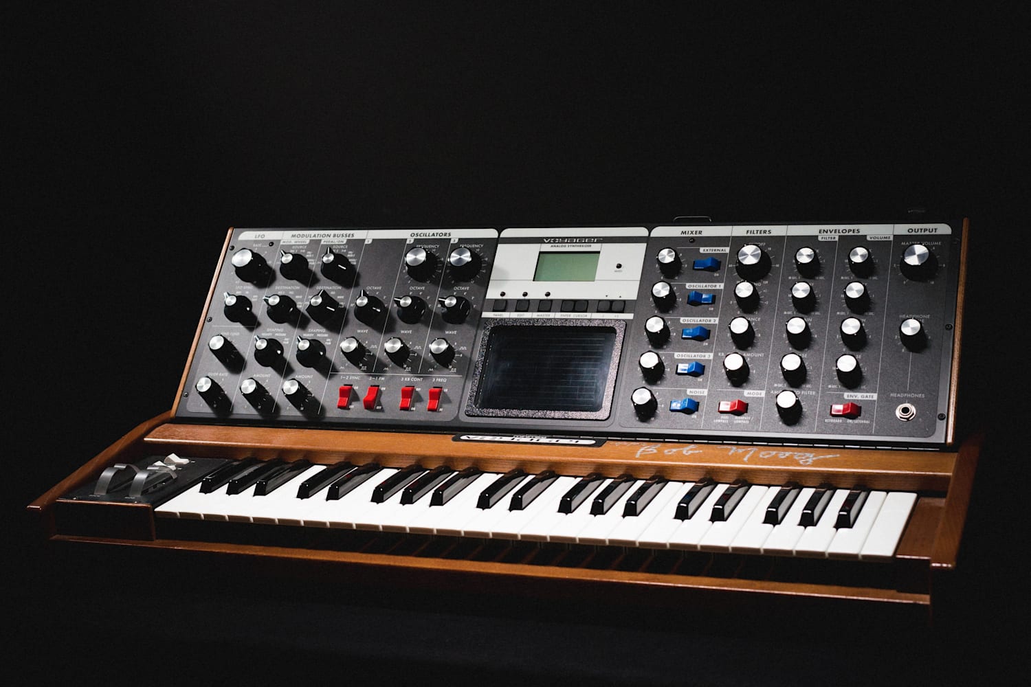 Learn how to play classic synths ++video tutorials++