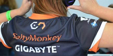 Salty Monkey on her move from CSGO to Hearthstone