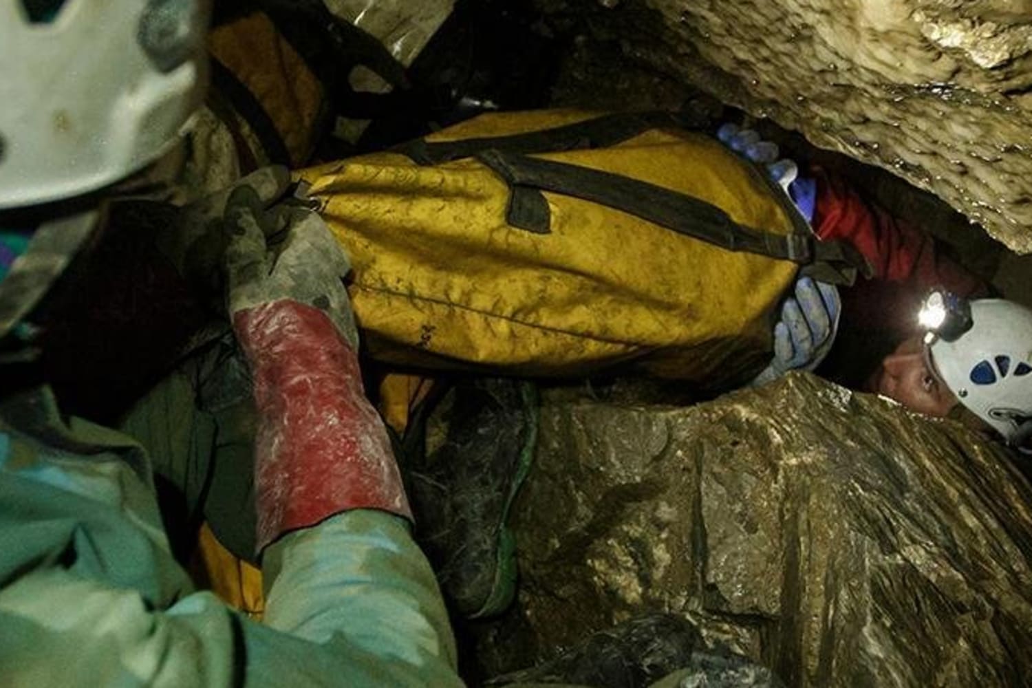 Make you feel claustrophobic: 60-second cave clip