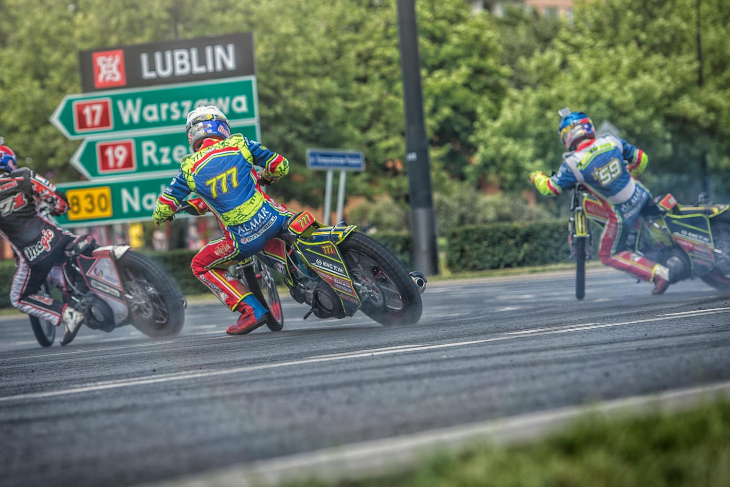 Speedway Roundabout race in Poland on asphalt *video*