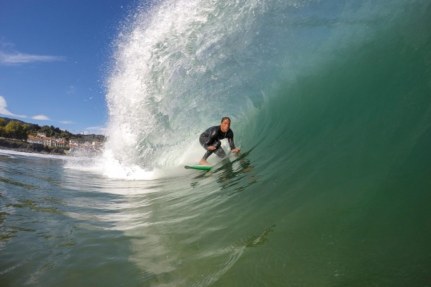 Primeras sesiones de invierno de surf en Mundaka