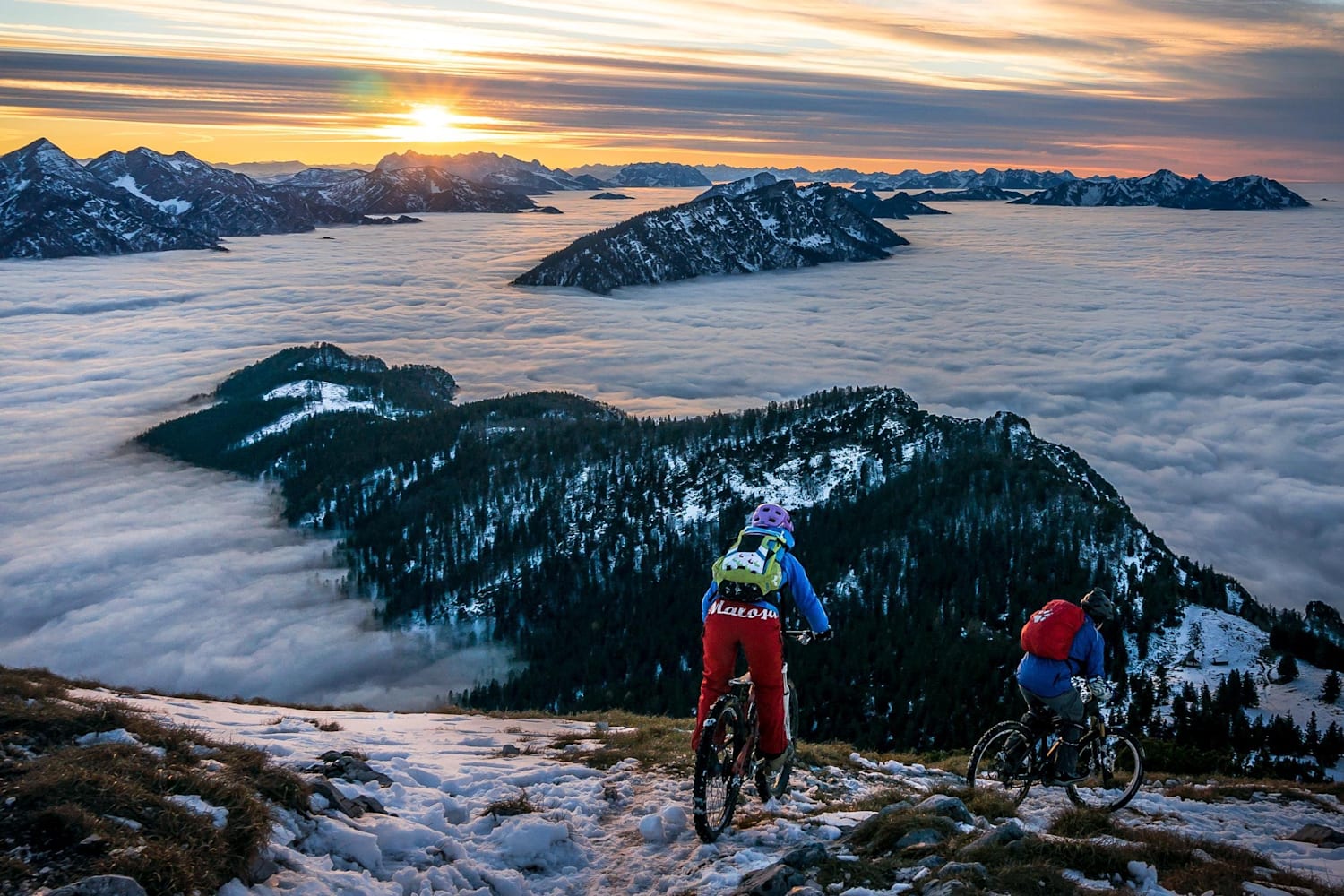 Riding through a white out snow shots freeride DH