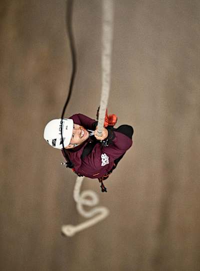 Se billederne: The World's Highest Rope Climb