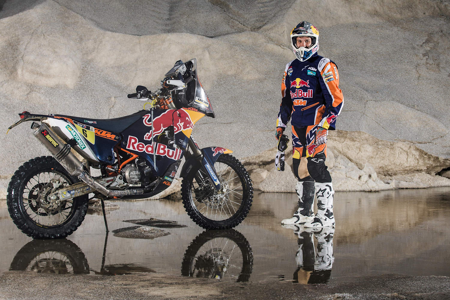 Infografía equipamiento piloto Rally Dakar| Red Bull