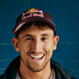 Leon Glatzer: Surfing | Offizielles Athletenprofil