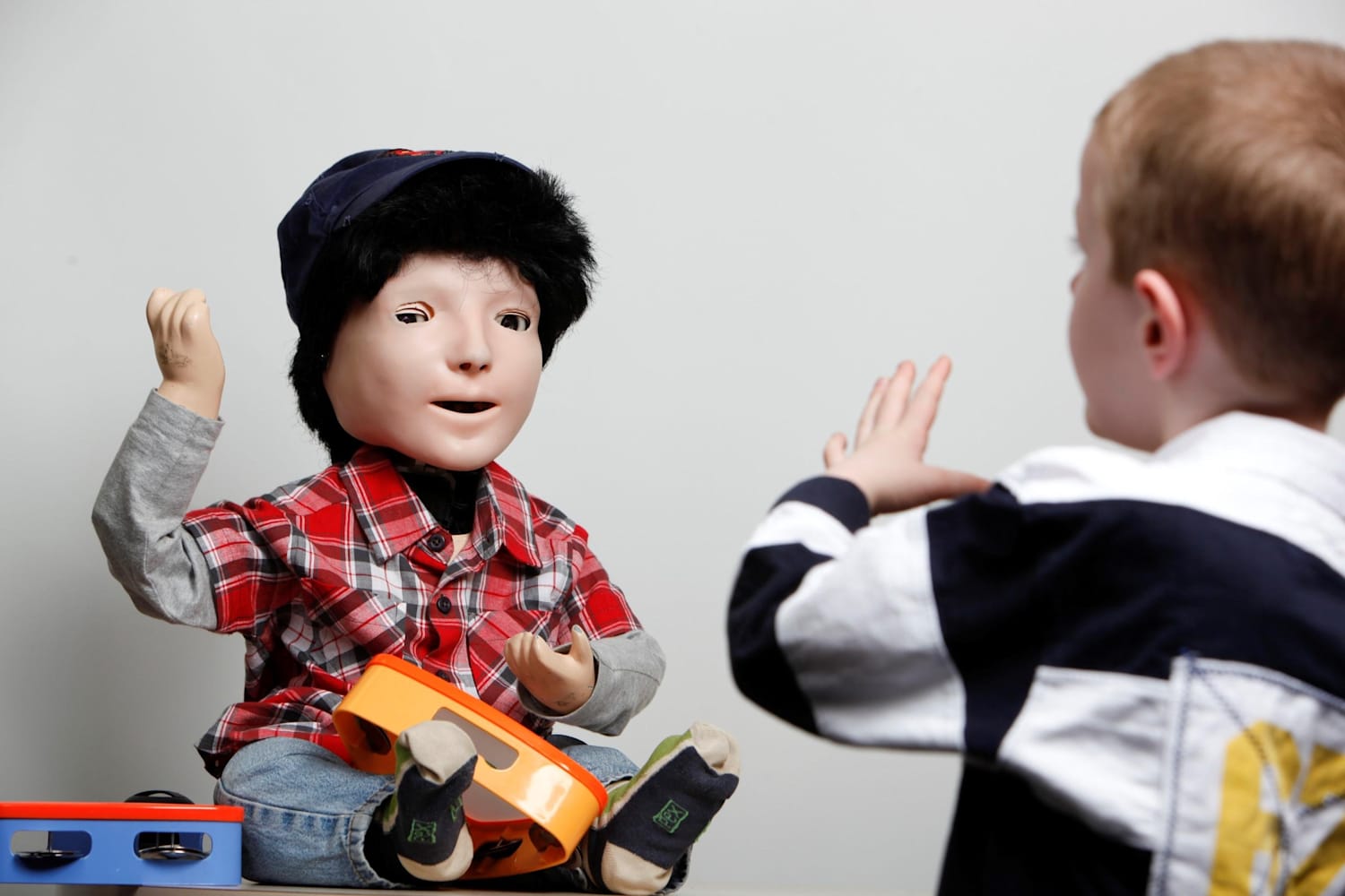 Kaspar: Robot helping autistic interaction +interview+