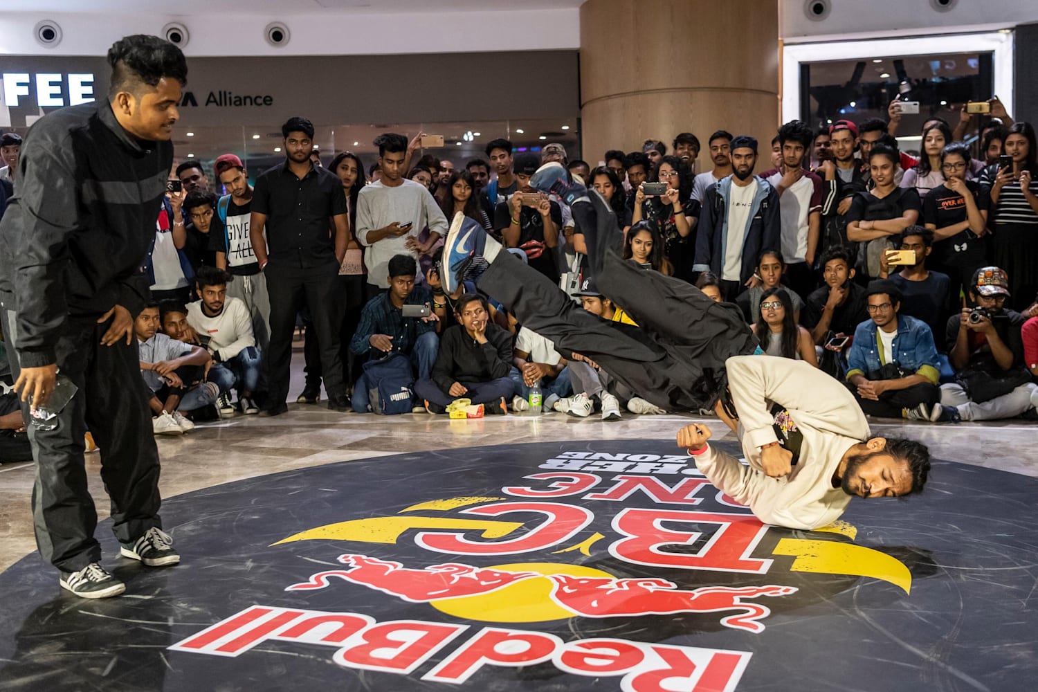 B-Boy True1: Story of starting to dance breaking