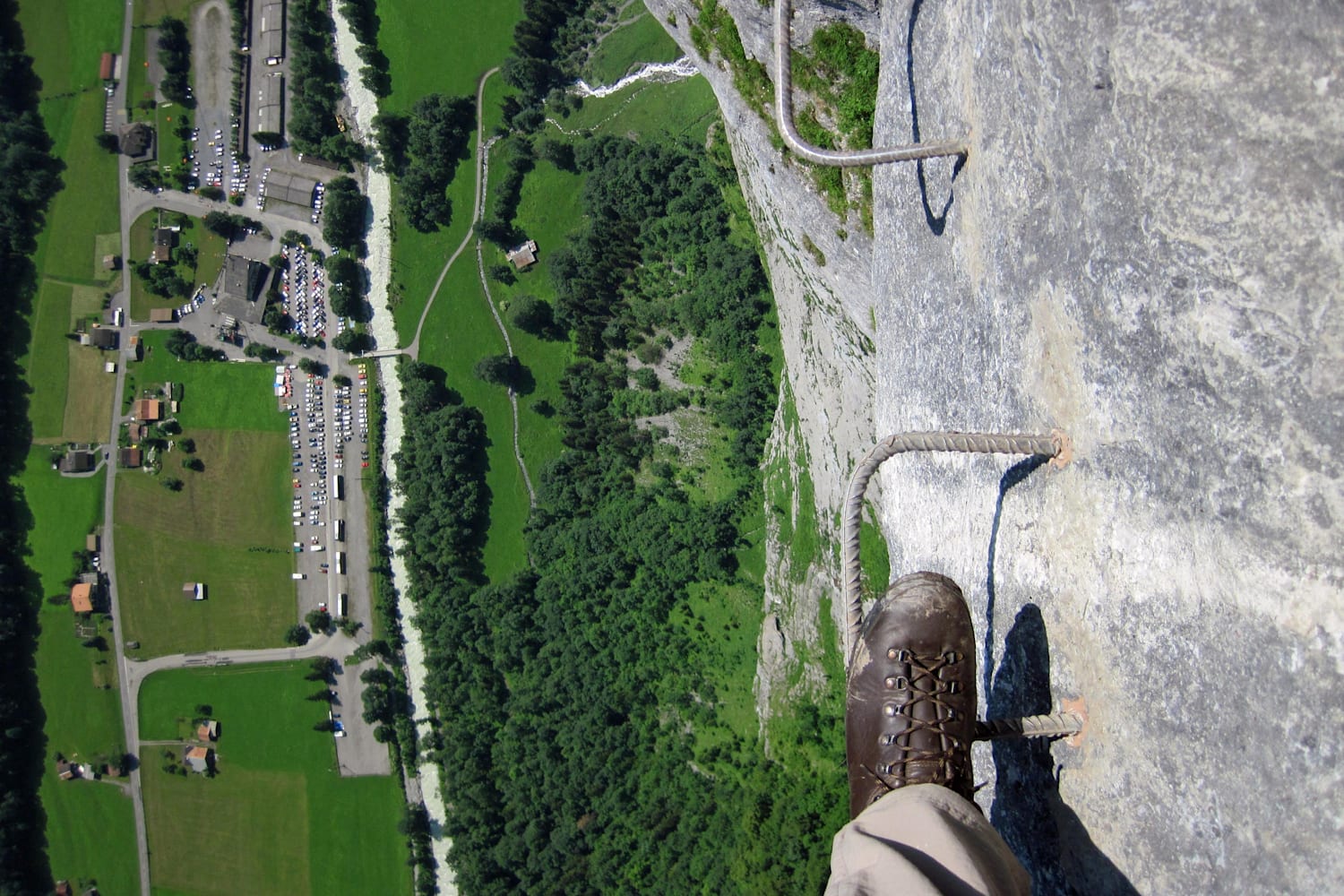 8 Klettersteige, die dich schwindelig machen | Red Bull